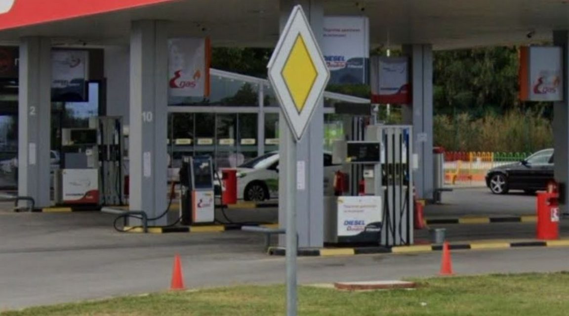 Пожарникари "спасяваха хора" пред Общината във Варна (СНИМКИ/ВИДЕО ...