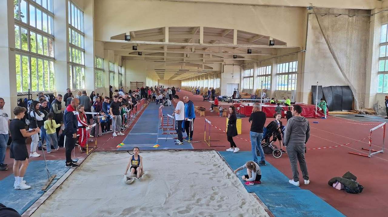 След 5-часови дебати Финансовата комисия гласува бюджета на Варна ...